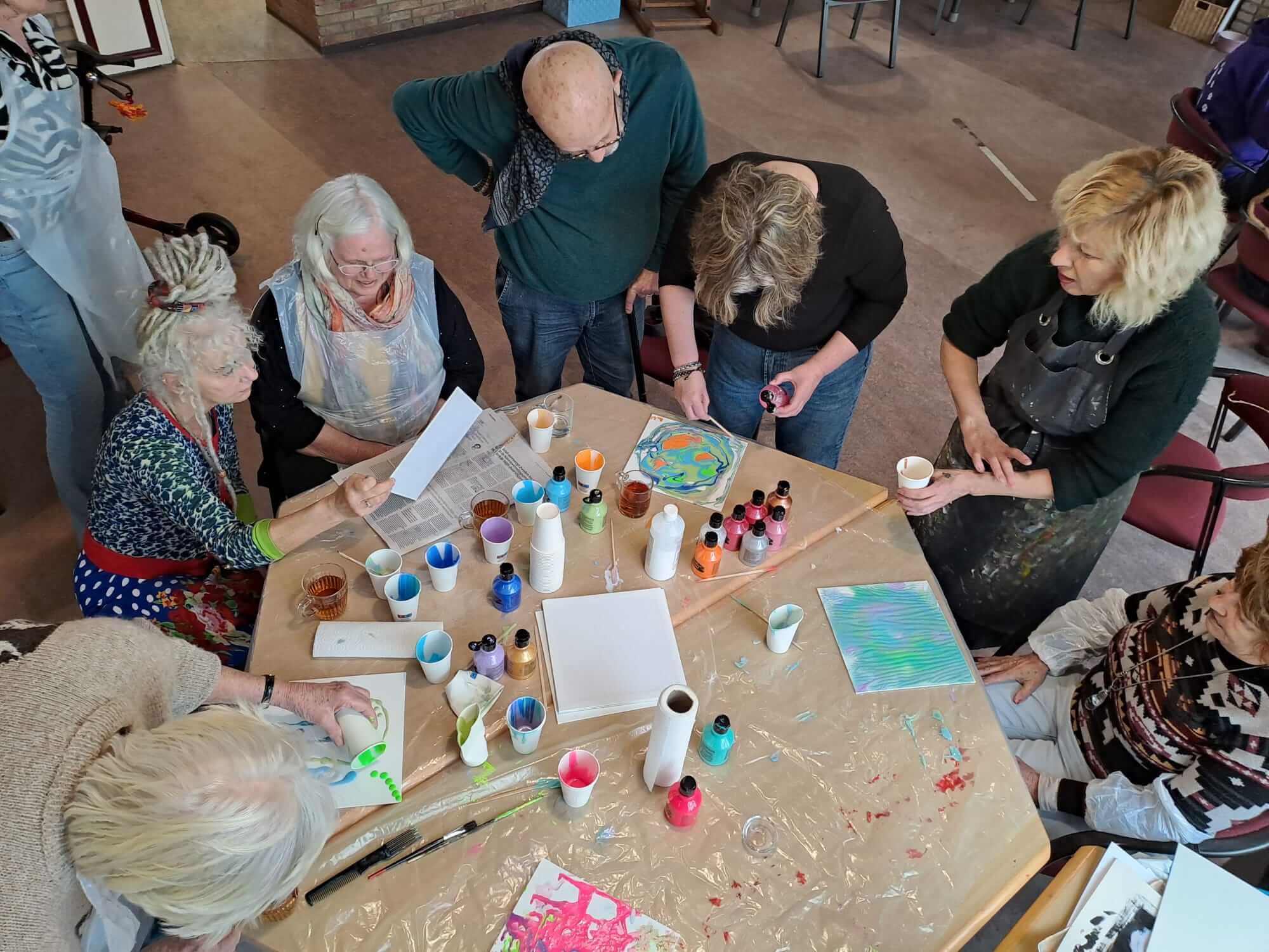 Dementievriendelijk: ‘Hoe krijgen we mensen weg achter geraniums?’ – Sociale Vraagstukken